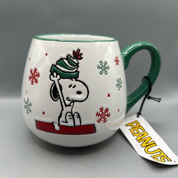 Peanuts | Dining | Peanuts Snoopy Getting Ready For Sleigh Ride ...
